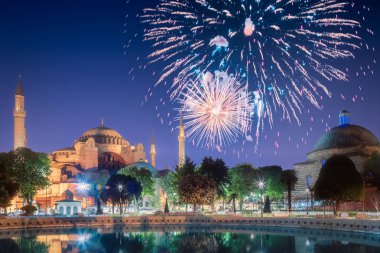 ΘΕΟΦΑΝΕΙΑ ΣΤΗΝ ΚΩΝΣΤΑΝΤΙΝΟΥΠΟΛΗ, ΠΑΤΡΙΑΡΧΕΙΟ 02/01 - 07/01 - trip.gr